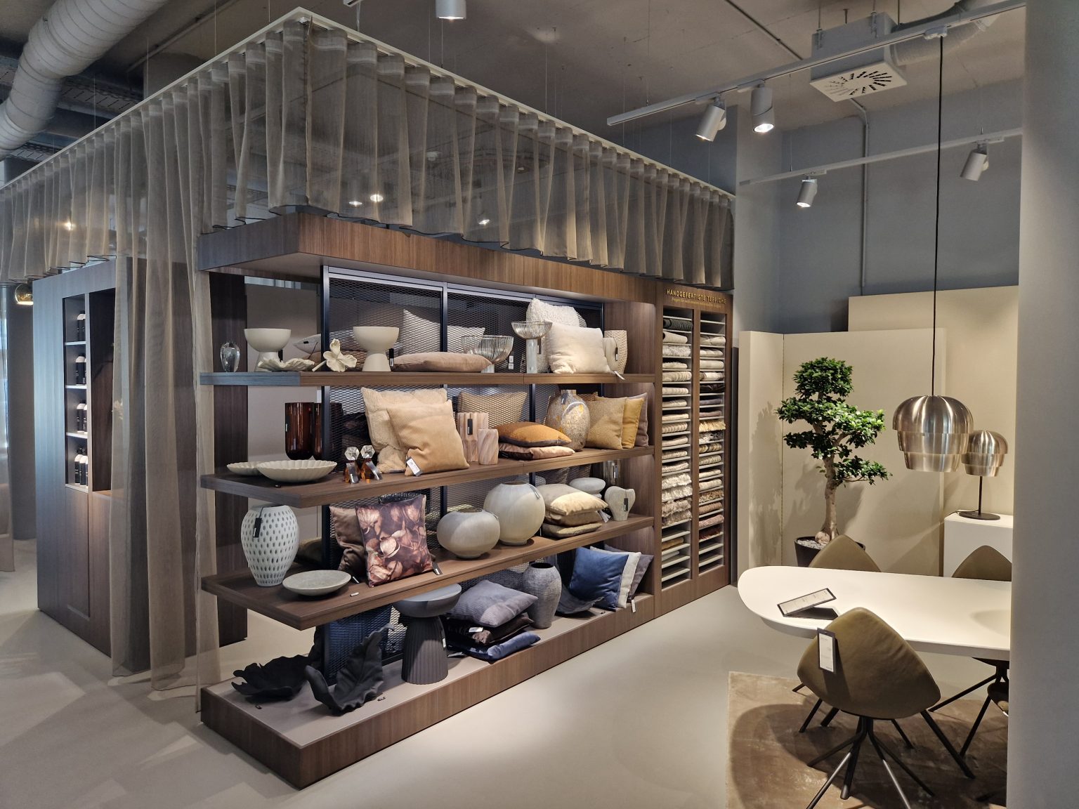 Wir wünschen allen Kunden ein großartiges Einkaufserlebnis.